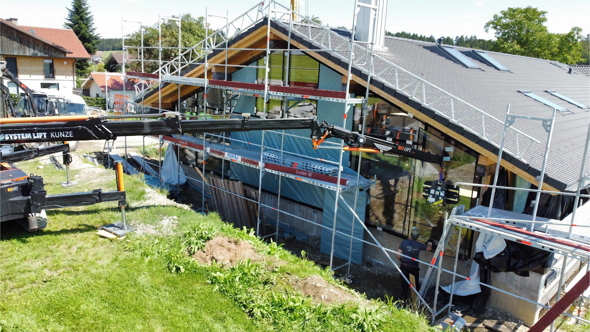 Efficient assembly work with mini cranes